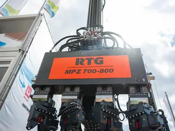 RTG Sheet Pile Press MPZ 700 - 800 bauma 2025 | BAUER Maschinen GmbH